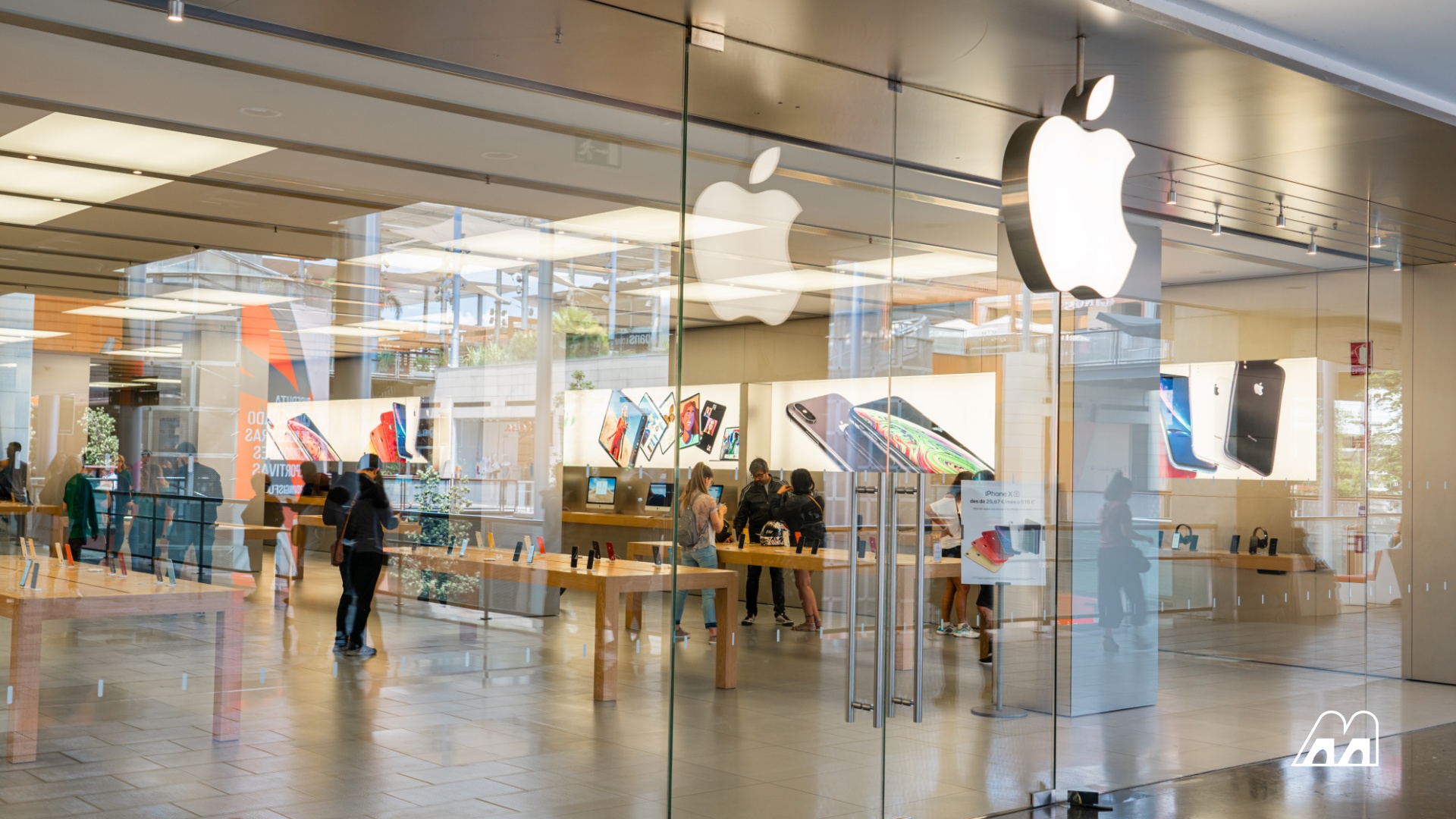 Apple Shifts AI Strategy to On-Device Models in 2026 - Shorty News